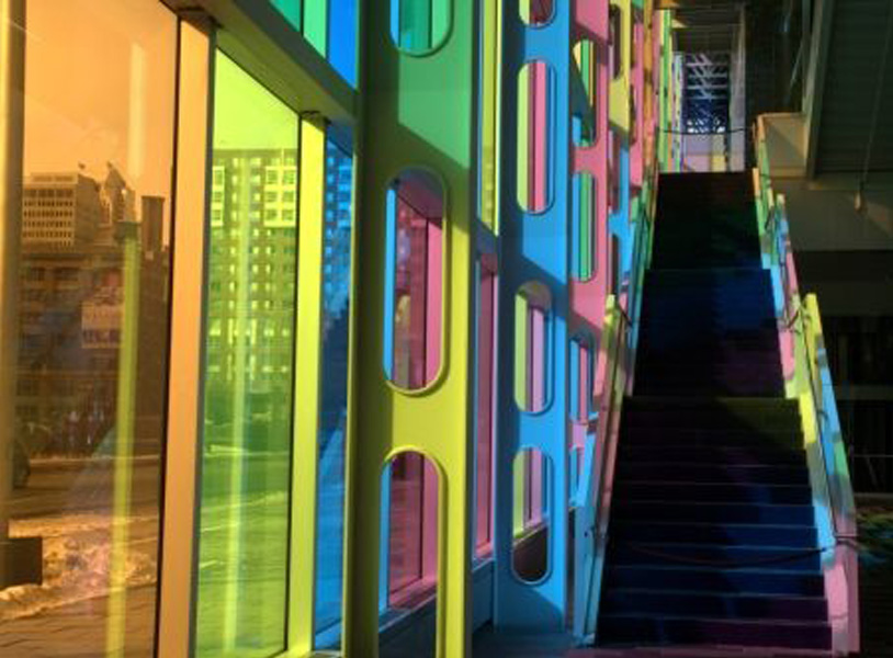 Verre coloré aux couleurs translucides et transparentes | Miroiterie de ...